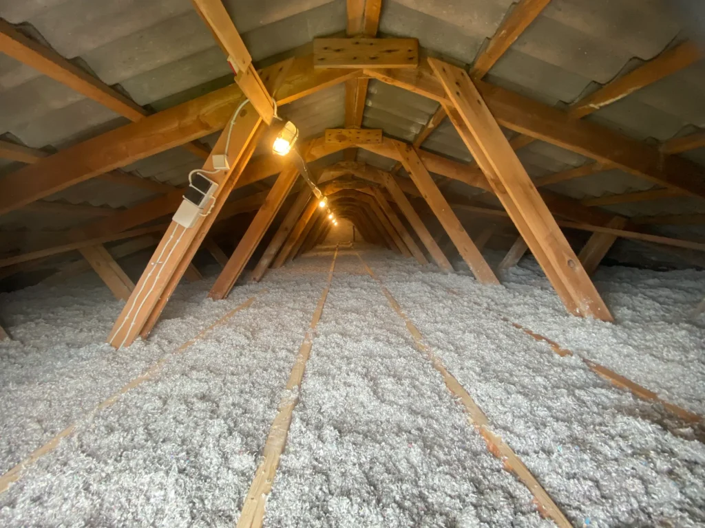 Loftisolering - Beregn pris på efterisolering af loftet | Isoventi